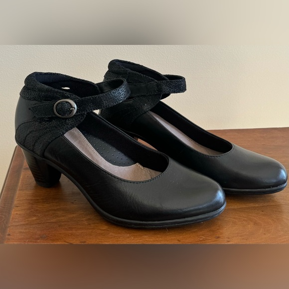 Earth | Shoes | New W Tag Nwt Earth Black Chunky Heels Size 8 | Poshmark